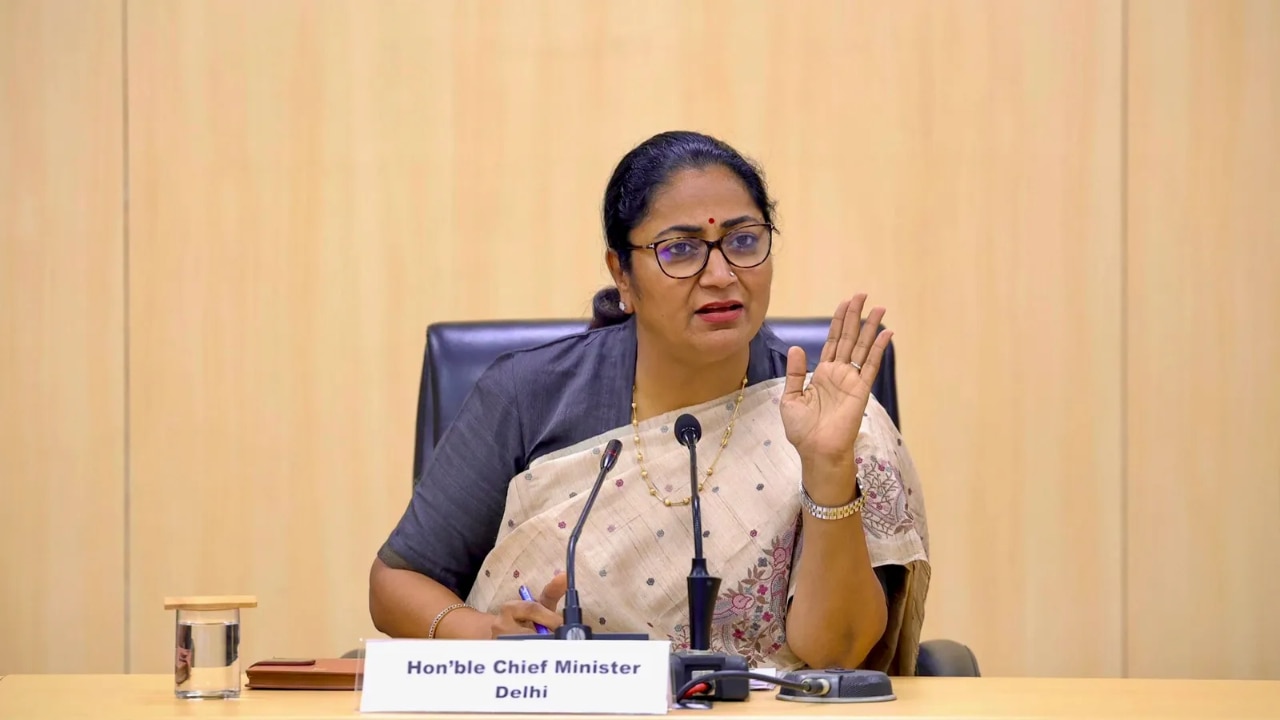 Rekha Gupta in action after Malviya Nagar fire incident: Bulldozers ...