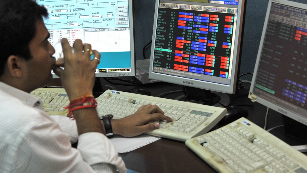 Small-cap index drops 1.4% despite funds' strong returns