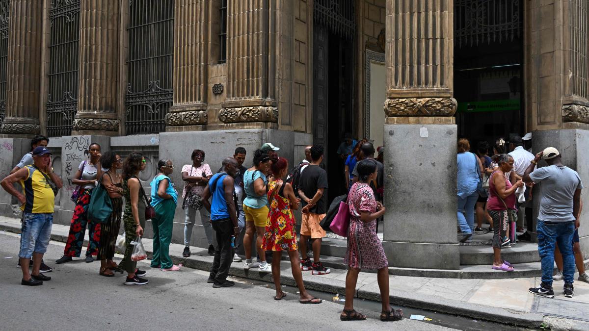 Cuba anuncia que Visa y Mastercard dejan de operar en la isla