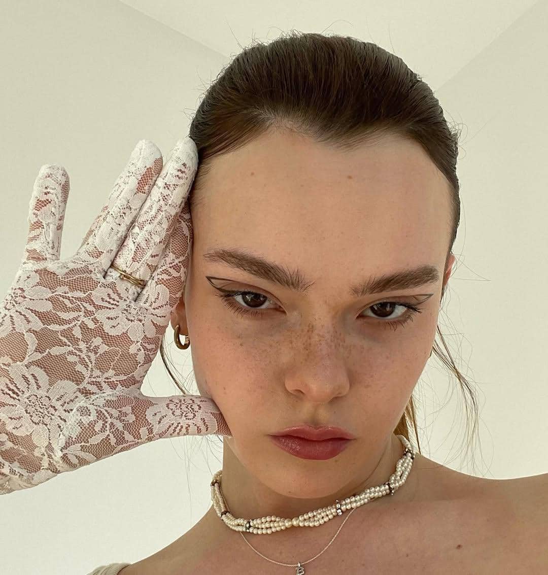 Melihat eye makeup Laurel Marsden yang elegan dan stunning