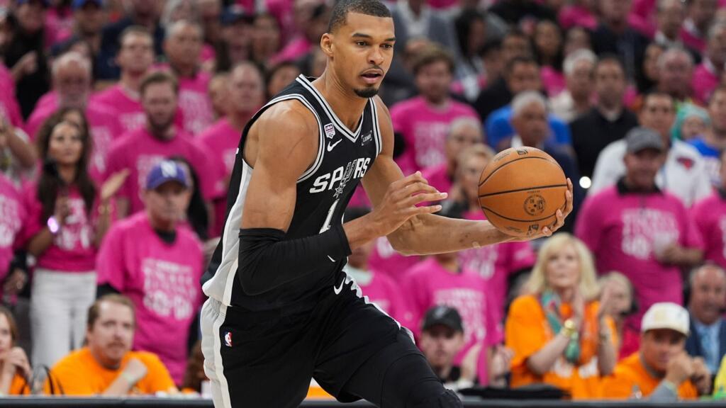 New York Knicks storm back to beat Wembanyama's Spurs in NBA finals opener