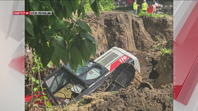 Sinkhole repair appears to begin at Urbandale apartments after months ...