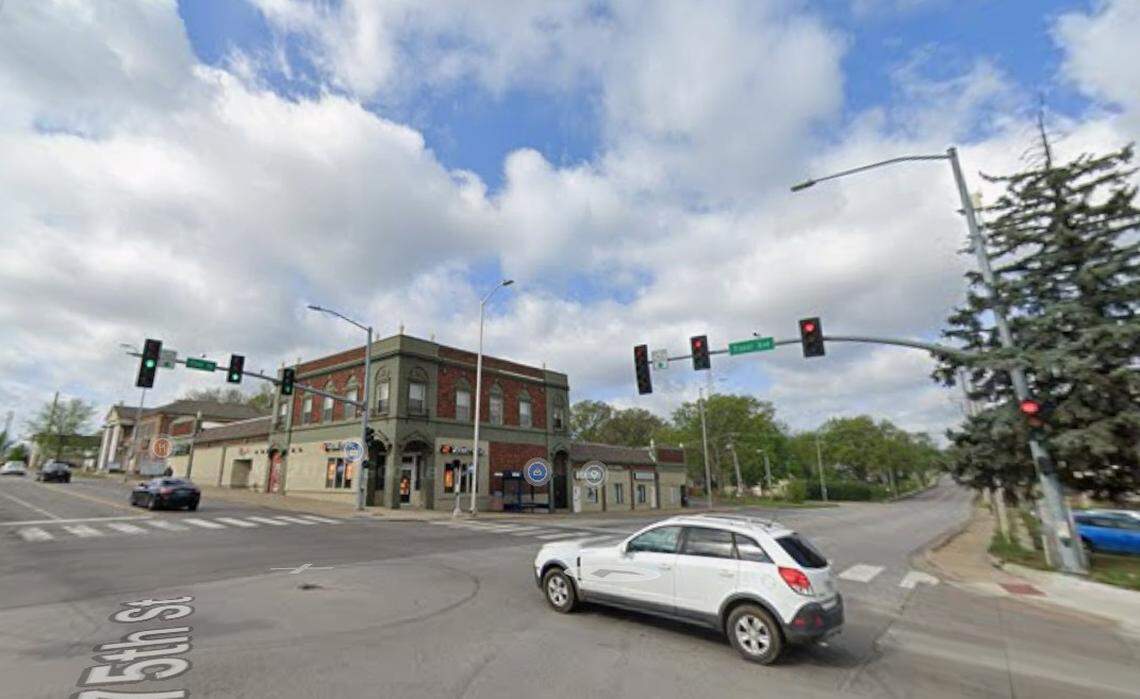 Driver suffers serious injuries in crash on Troost Avenue in Kansas ...