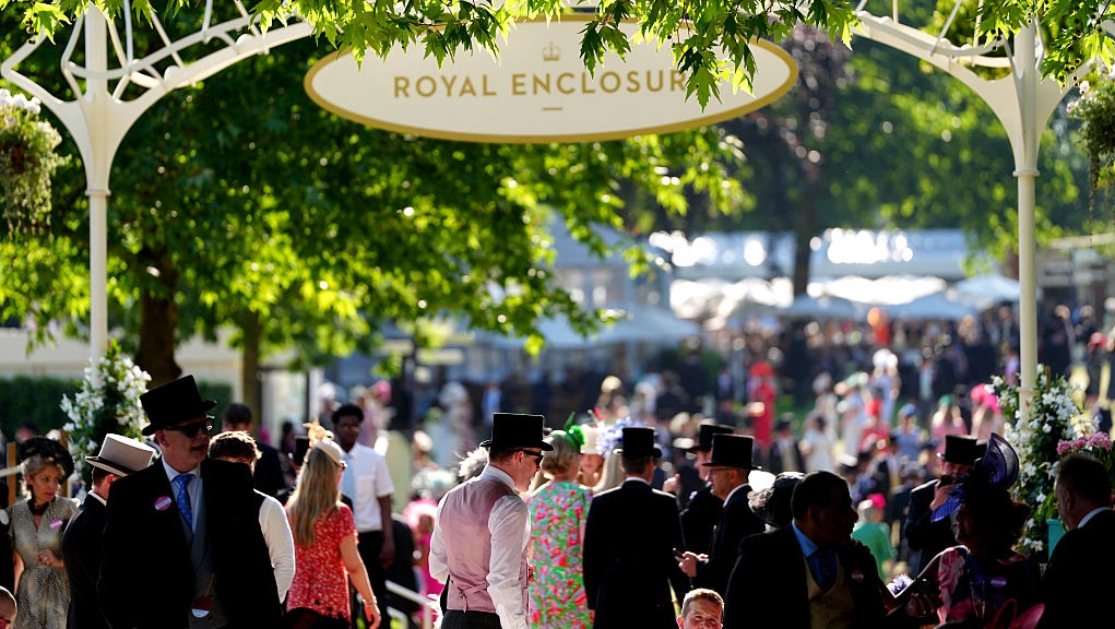 Zara Tindall’s 2003 Ascot look contrasts with current dress code