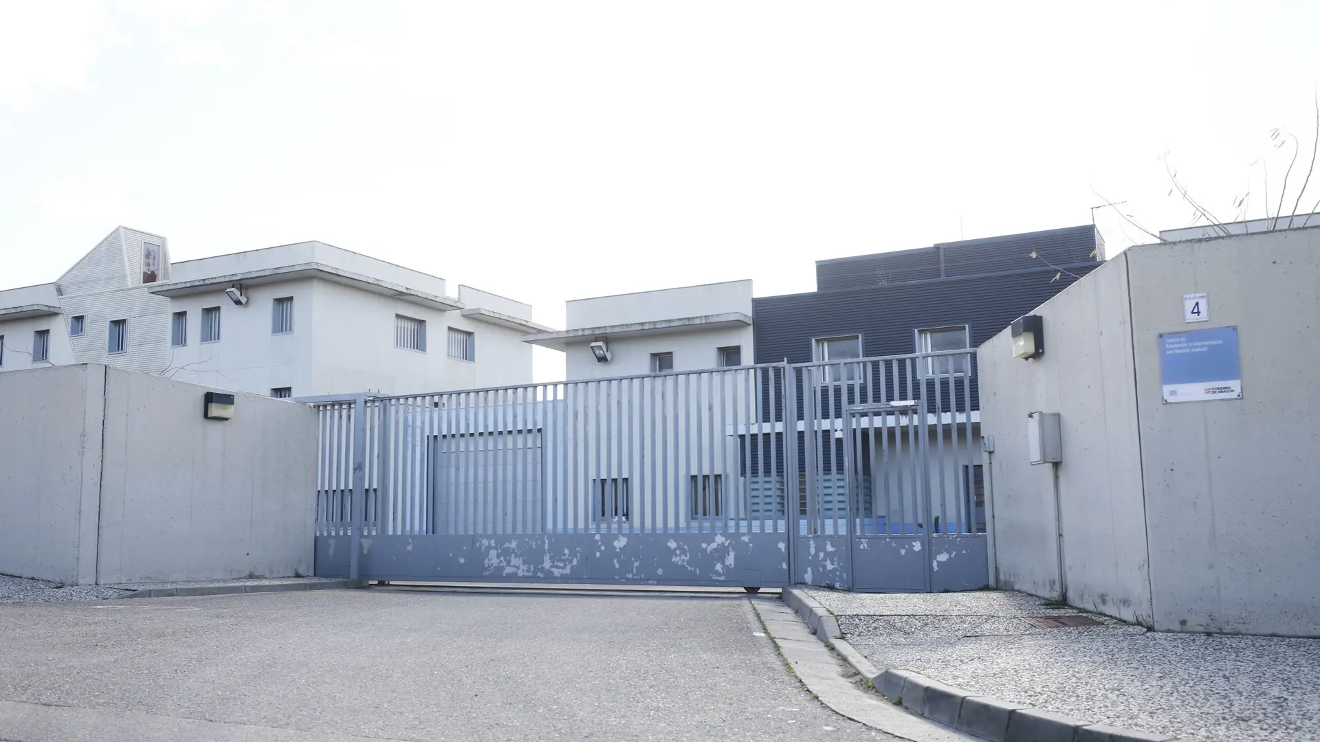 Cinco menores serán juzgados por herir a cuatro policías en un motín en ...