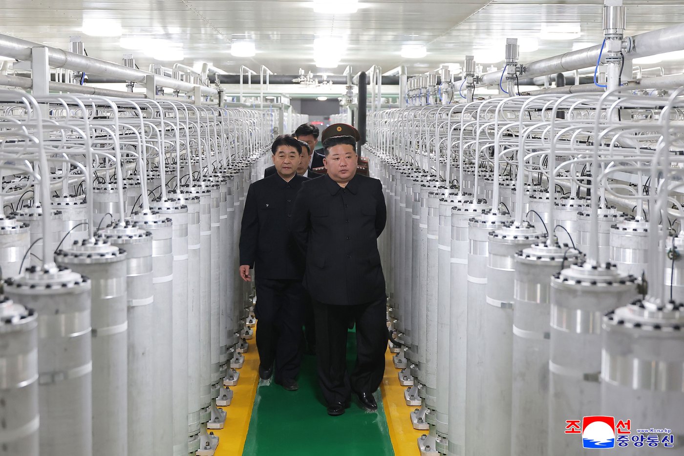 North Korea unveils a new plant to produce fuel for nuclear weapons