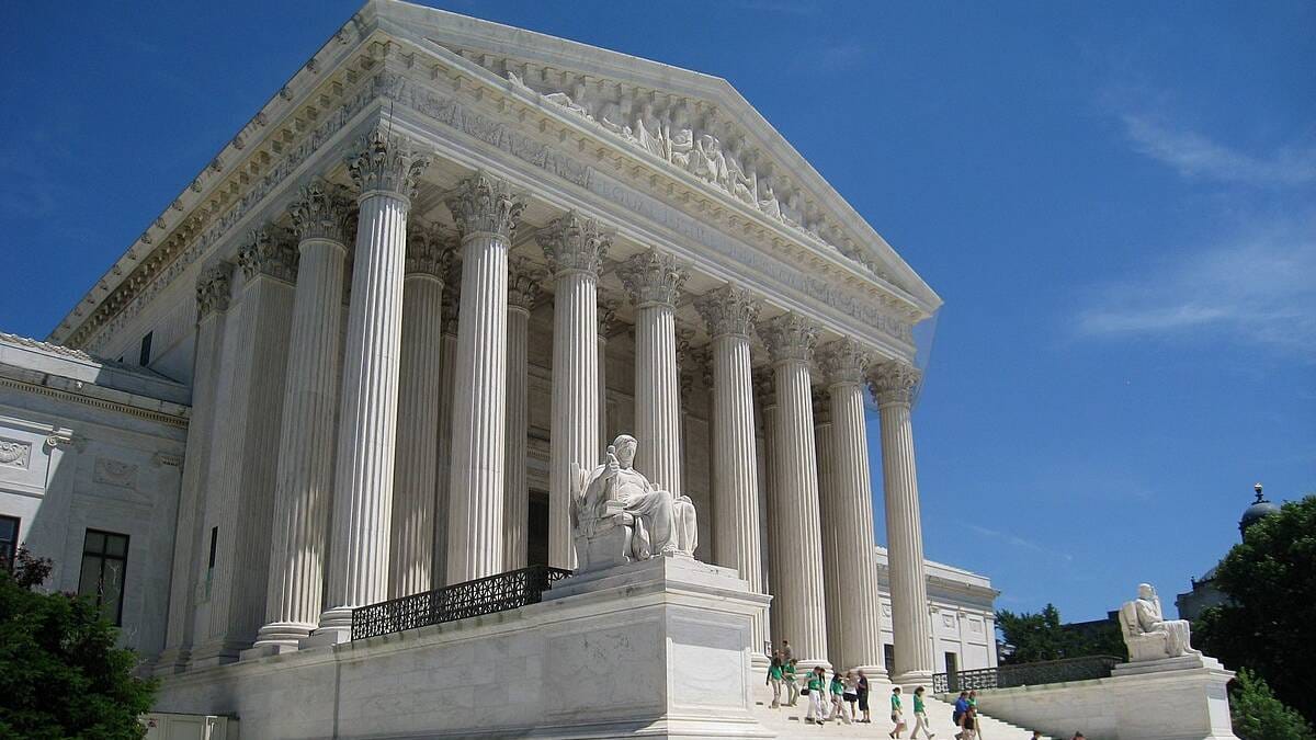 The rhetorical flourish of US judges—poetry, jokes, adulation for the ...