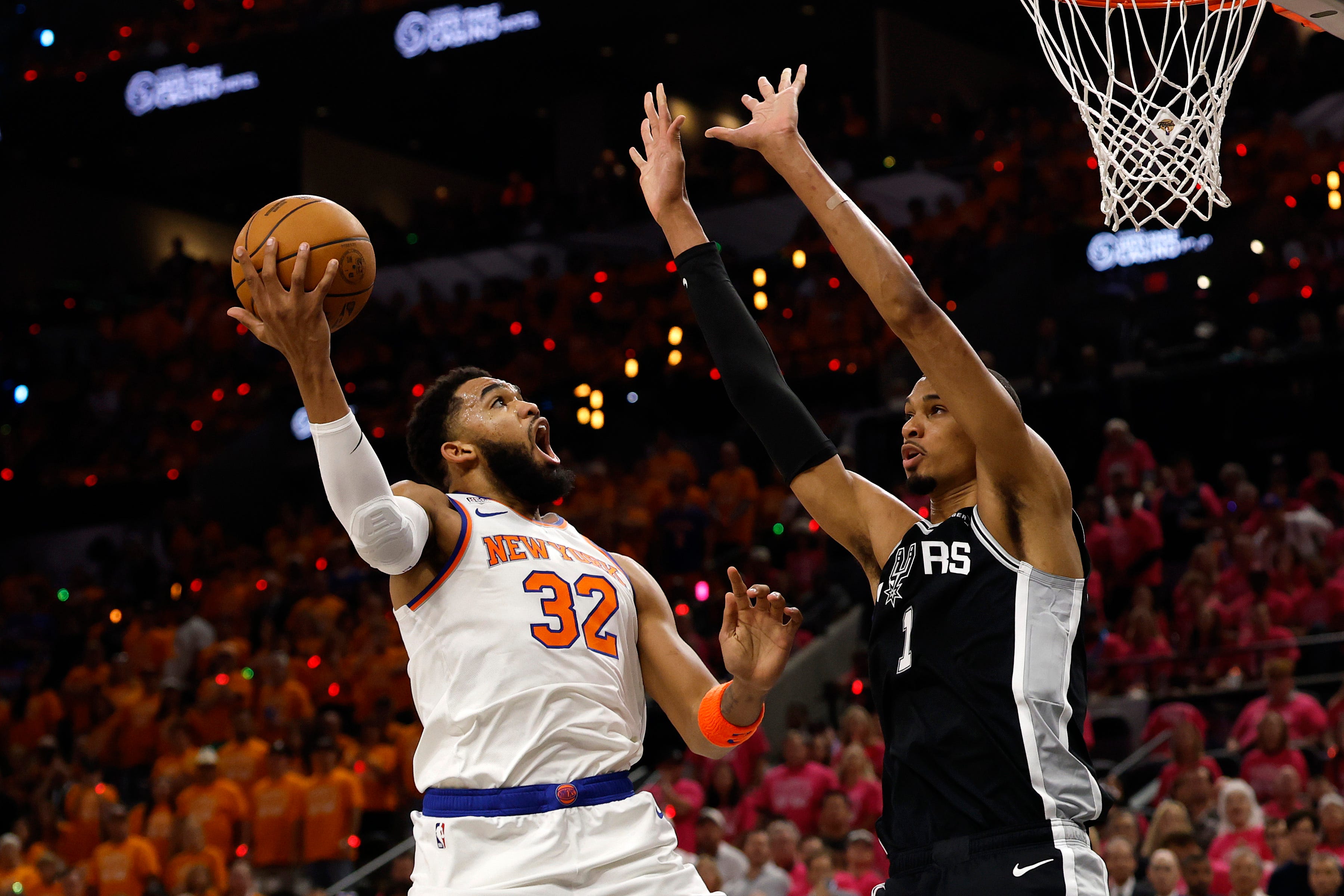 NBA Finals Game 3 live updates: Knicks take control with huge 2nd quarter