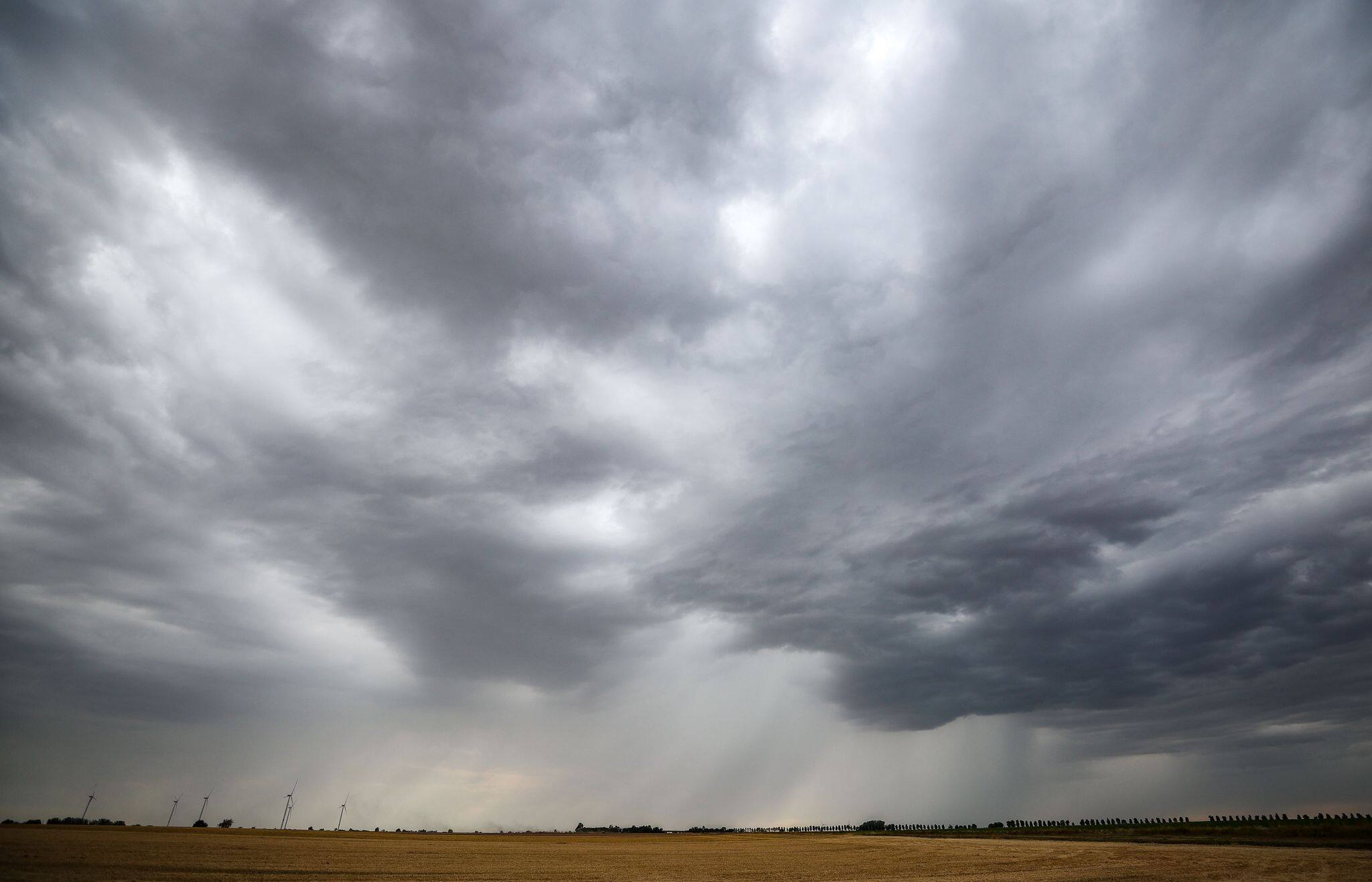 Wetterdienst warnt vor Gewittern und Hagel – sonnige Aussichten für Samstag