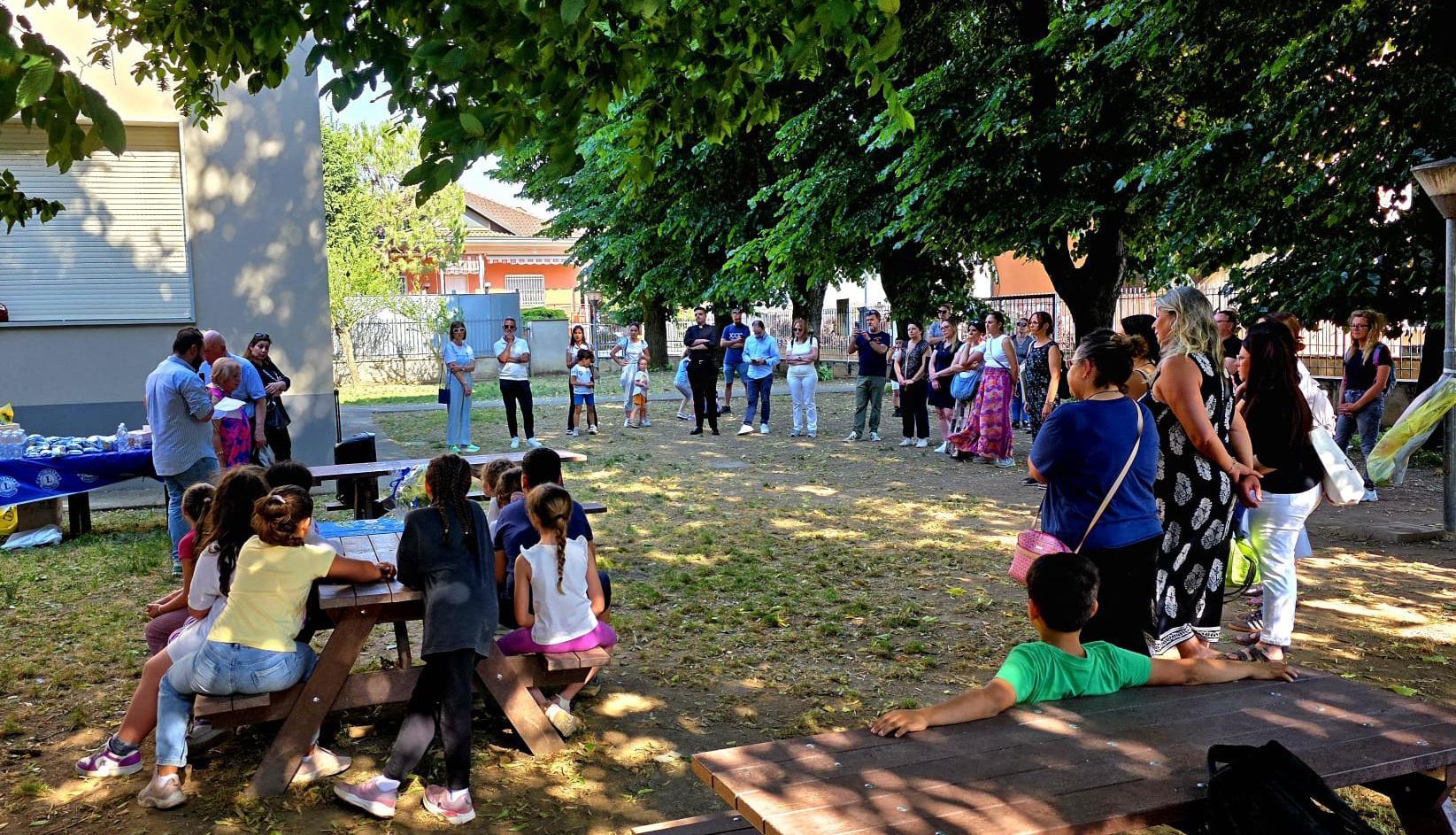 Scuola primaria di Cascine San Pietro. Nuovi tavoli per le attività outdoor