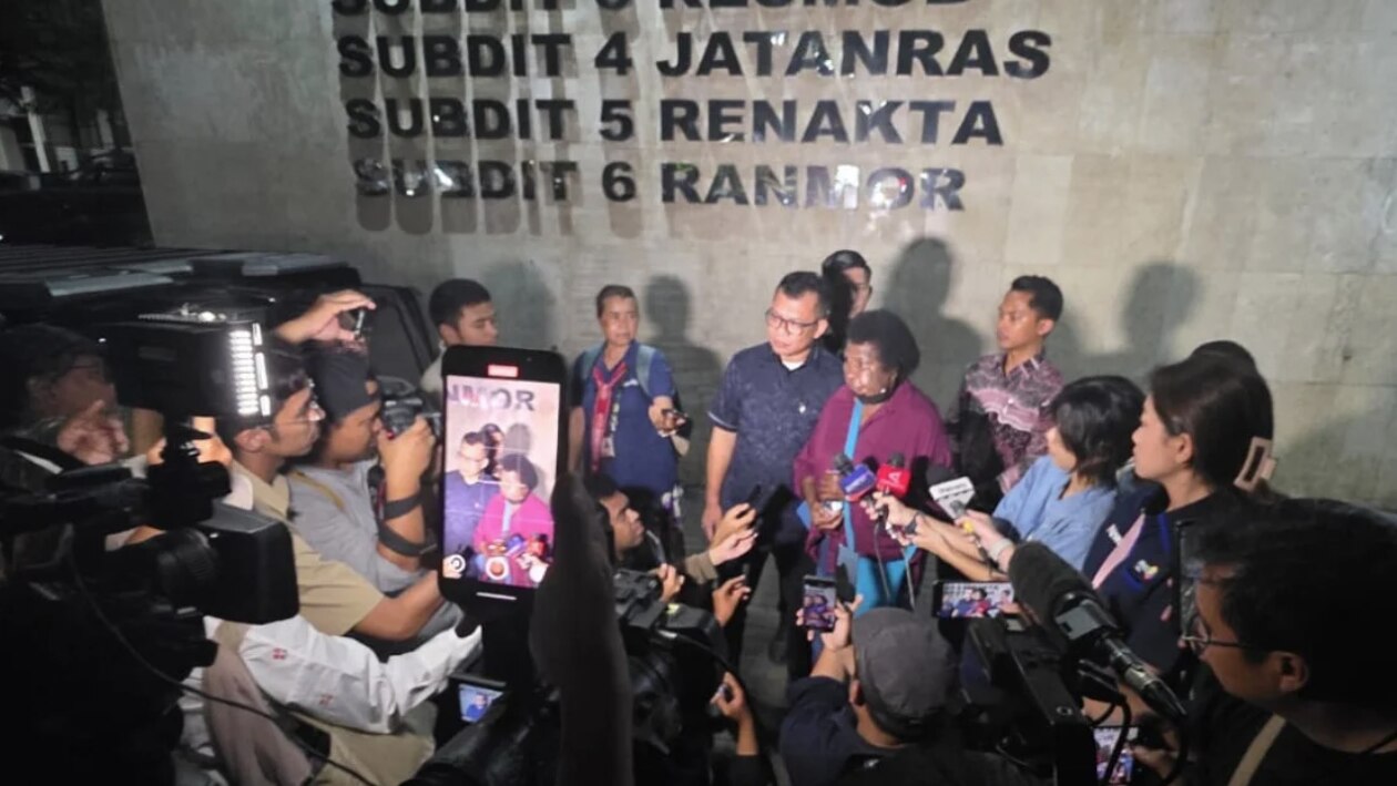 Sekuel baru pesta babi: Mama Yasinta, rumor jet pribadi Pak Haji, dan ...