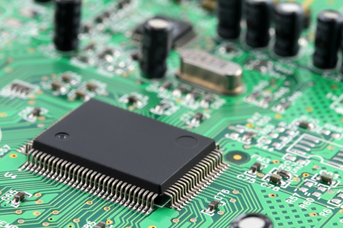 Tiny interface flaw could stall 2D chip scaling