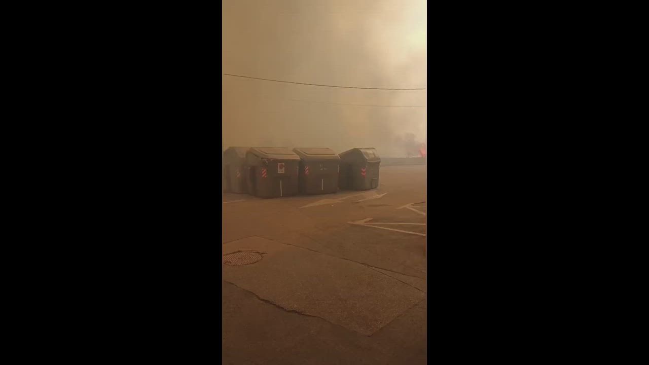 Spanien: Dunkler Rauch steigt über Murcia auf, während Waldbrand weiter ...