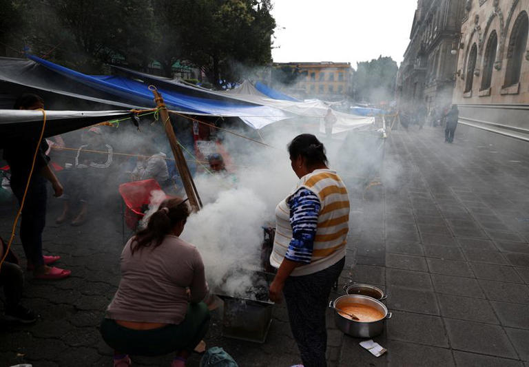 Protests and last-minute construction work disrupt Mexico City ahead of ...