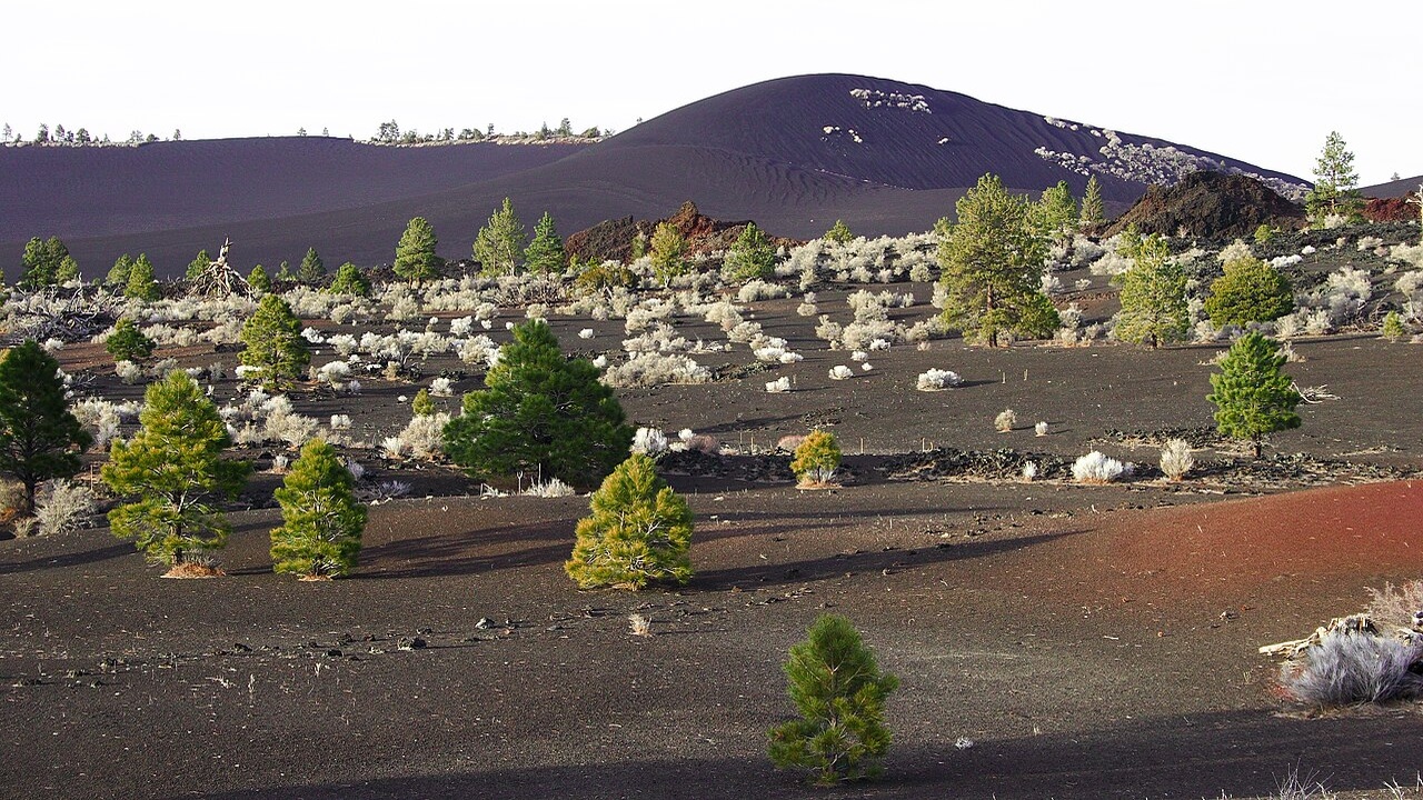Flagstaff’s backyard volcano erupted in 1085 and the land still hasn’t ...