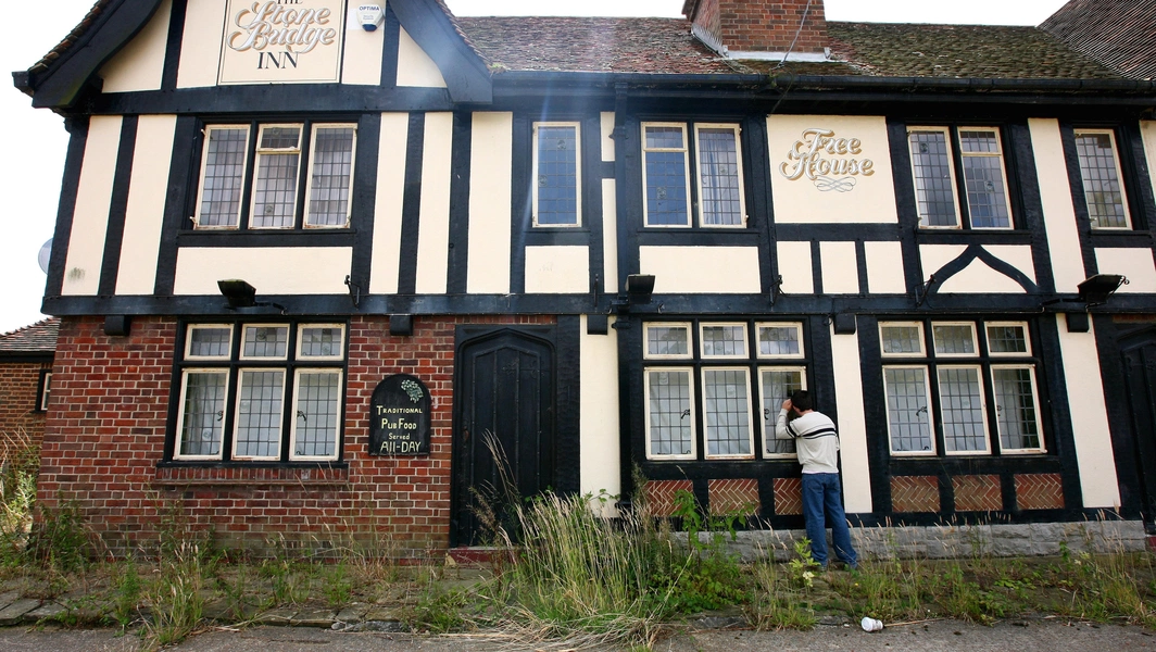 Prince William calls for action to protect Britain's pubs