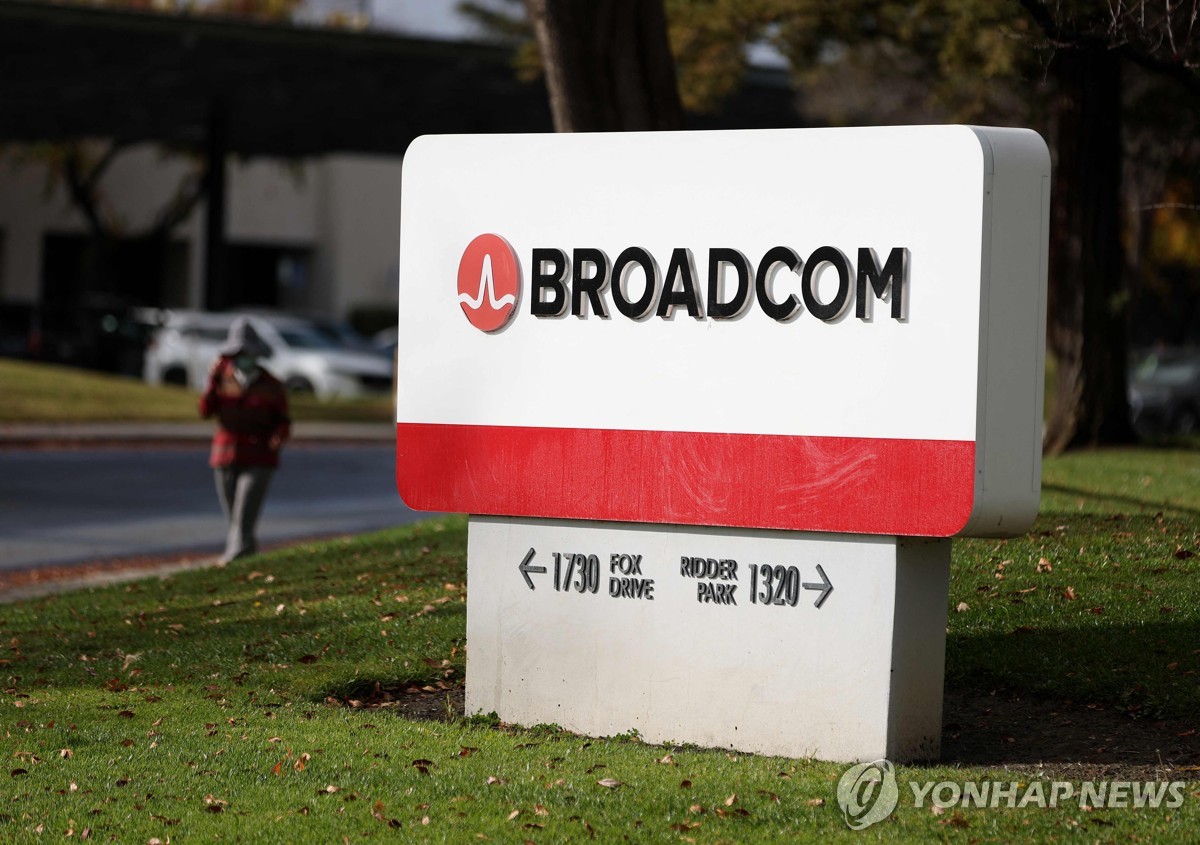 브로드컴 주가 14%↓…AI 칩 연매출 전망 유지에 실망