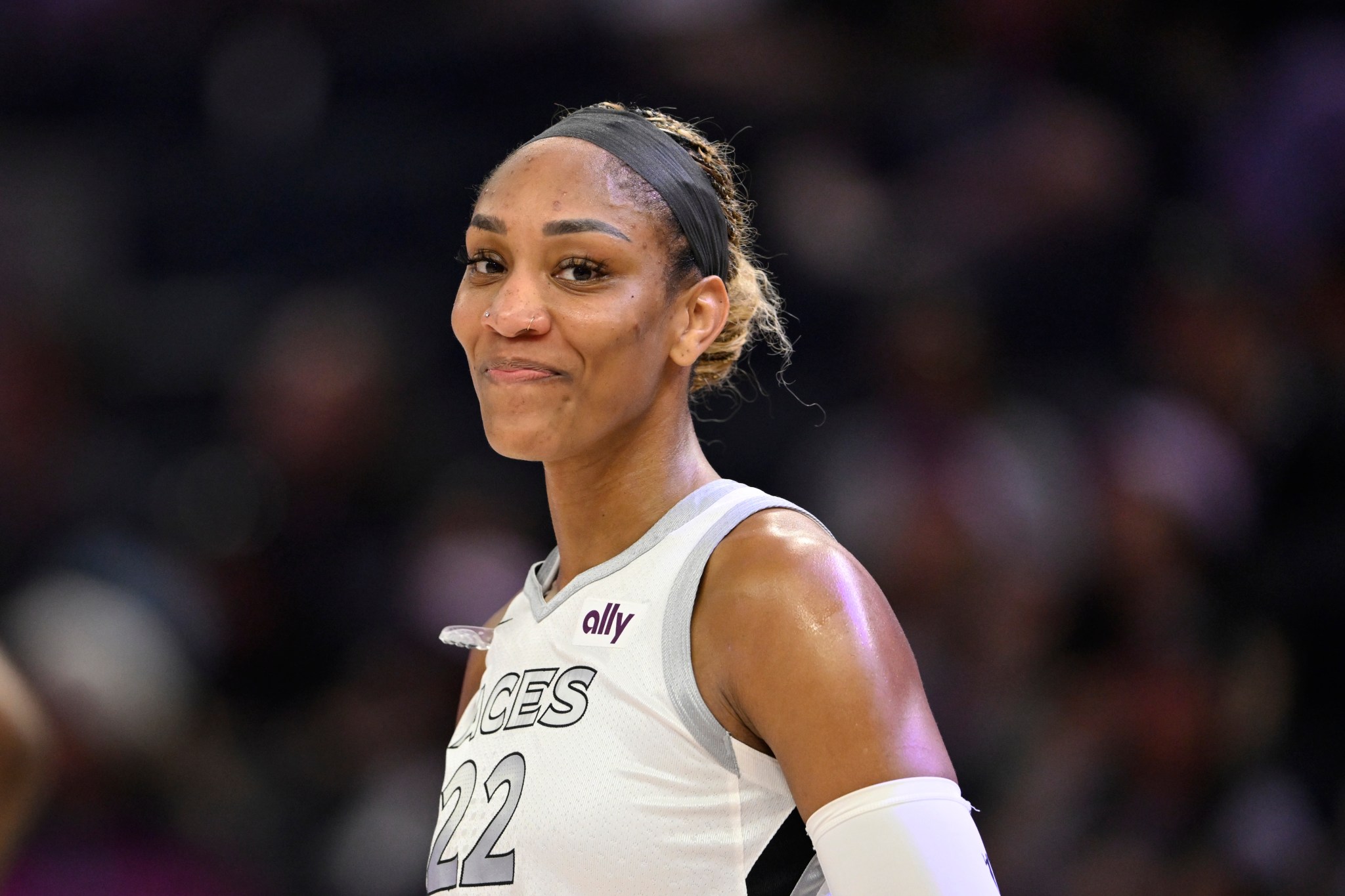 A'ja Wilson breaks out dancing to Missy Elliott during Aces game
