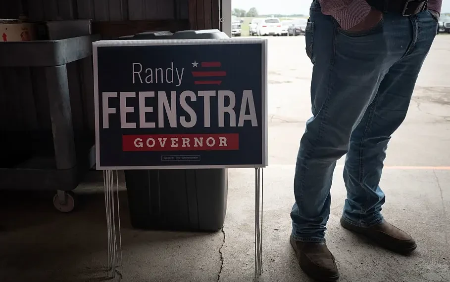 Trump faces rare Iowa defeat as GOP discontent grows