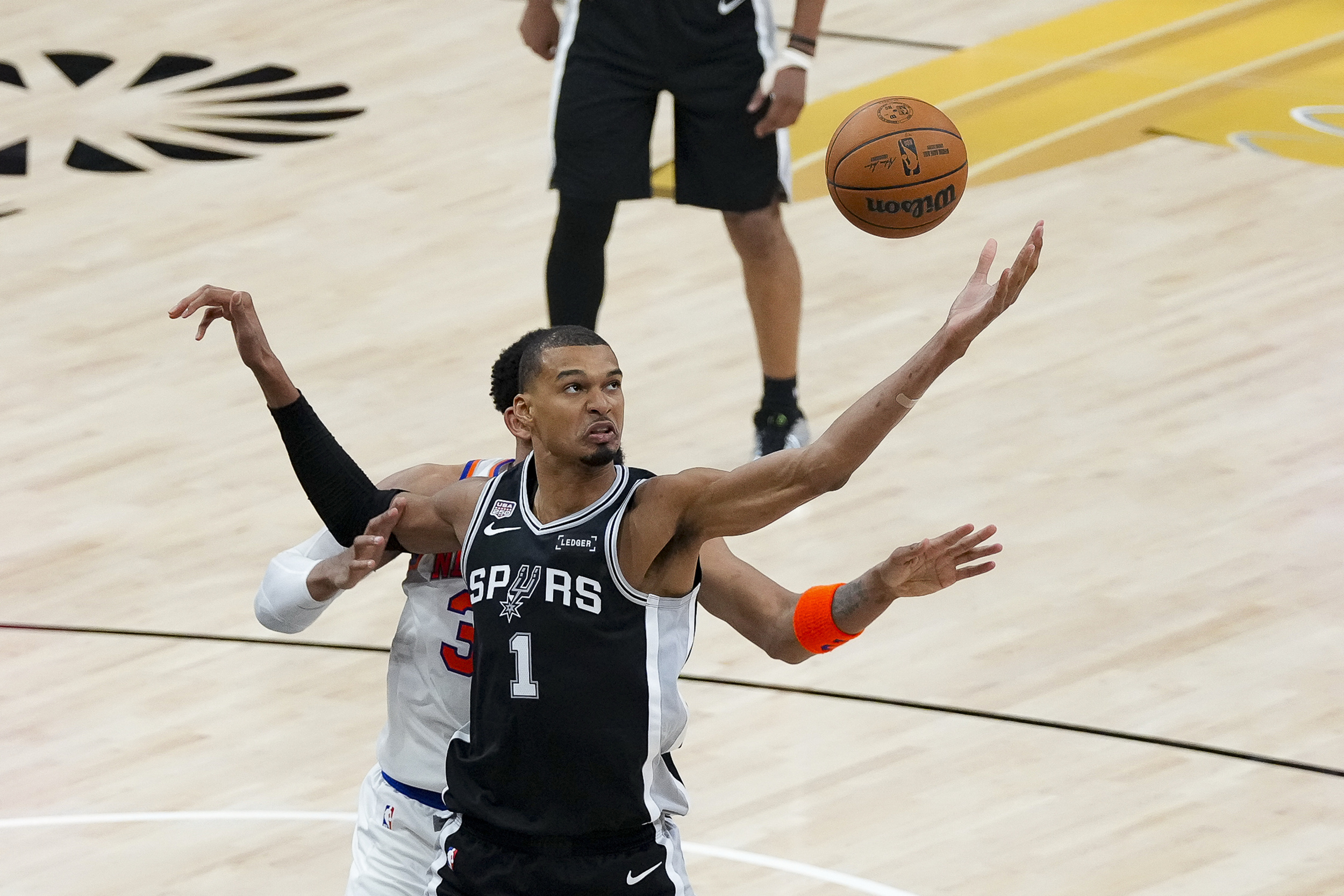 NBA Finals game 1 gets disrupted by fan trying to take selfie with ...