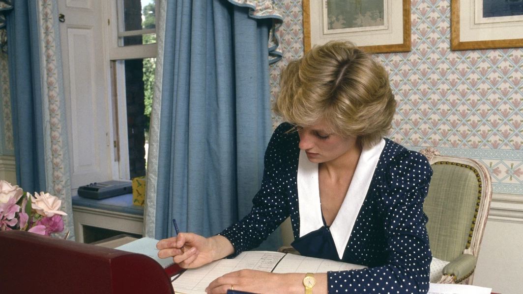 Princess Diana's 1995 letter to be auctioned with rare items