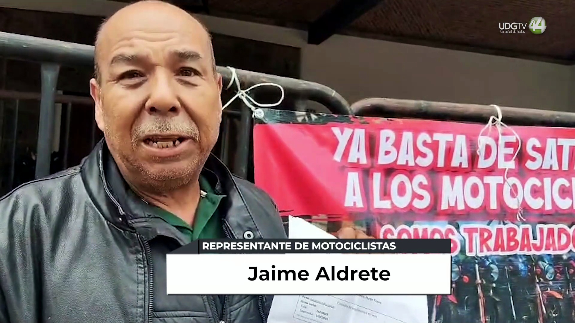Policías municipales cazan a motociclistas y los llevan hacia los retenes