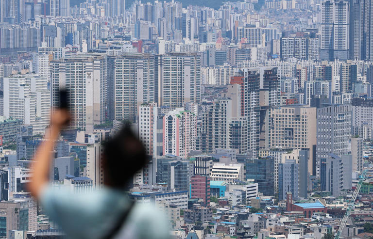 Small apartments surge in Seoul amid loan regulations