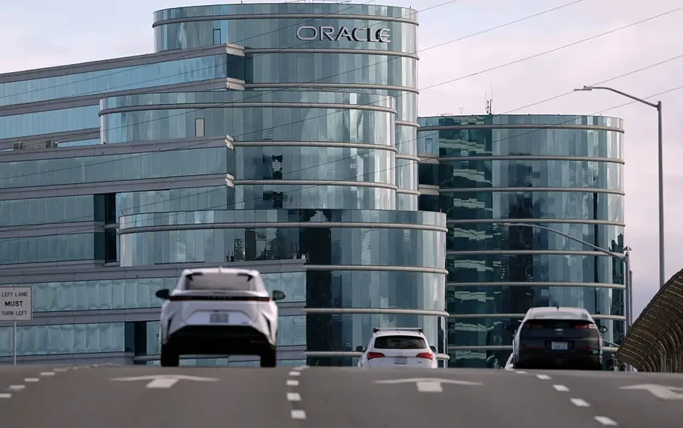 Oracle's $553B backlog ignites AI growth debate at $245