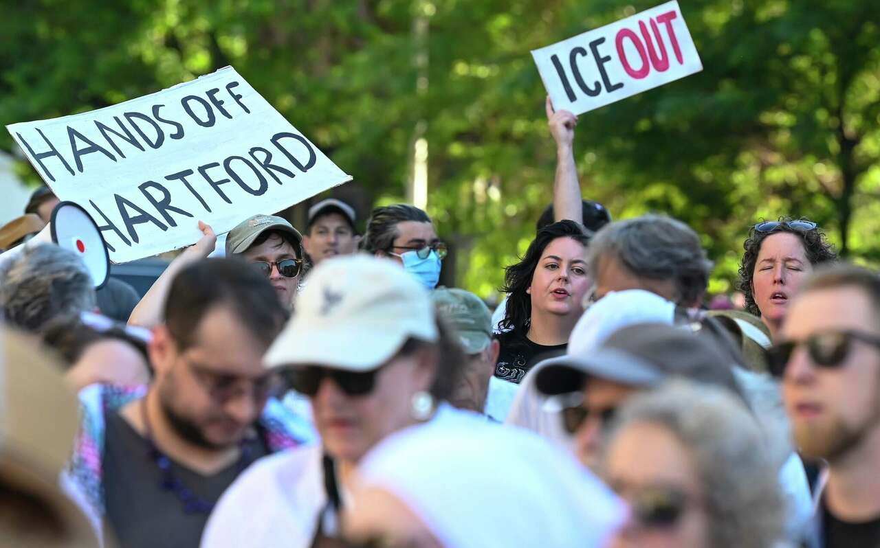 Anti-ICE protesters shut down Hartford block for more than an hour