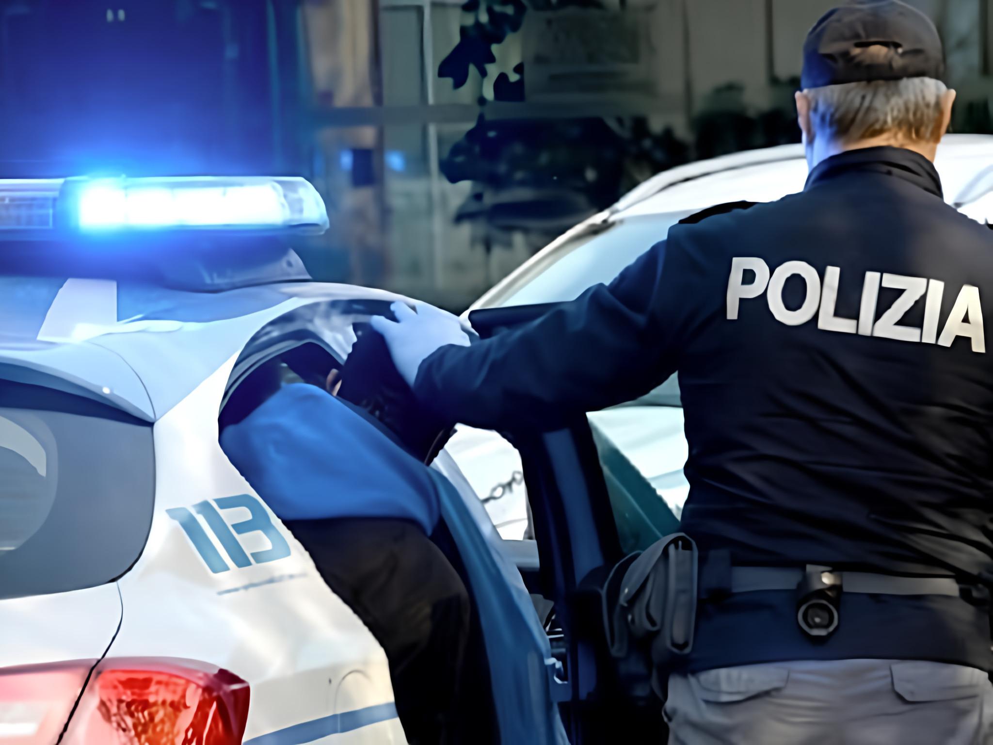 Droga negli slip: arrestato pusher in flagrante