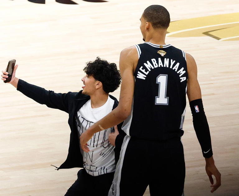 NBA Finals game 1 halted by fan running onto court