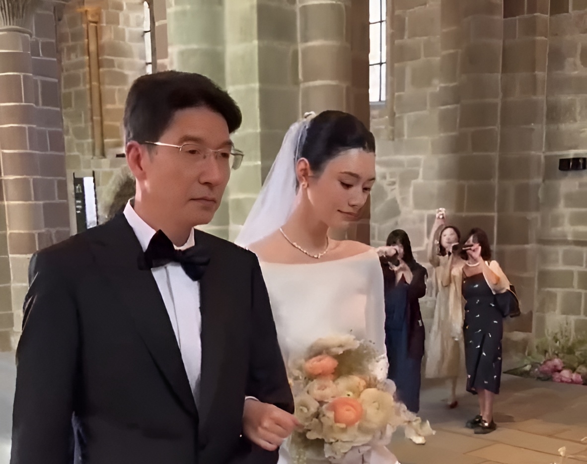Bố Hề Mộng Dao được khen ngoại hình