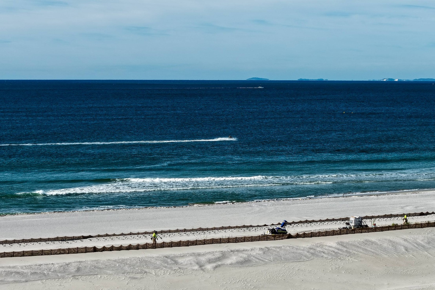 Aussies urged to 'stay away' after twin 1,350-metre fences built to ...