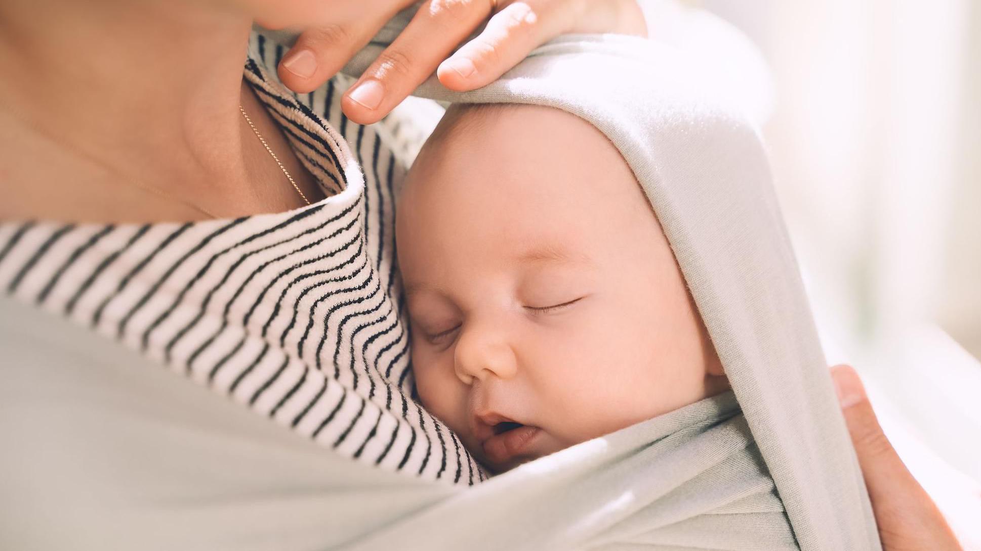 Experts call for more guidance on baby sling use