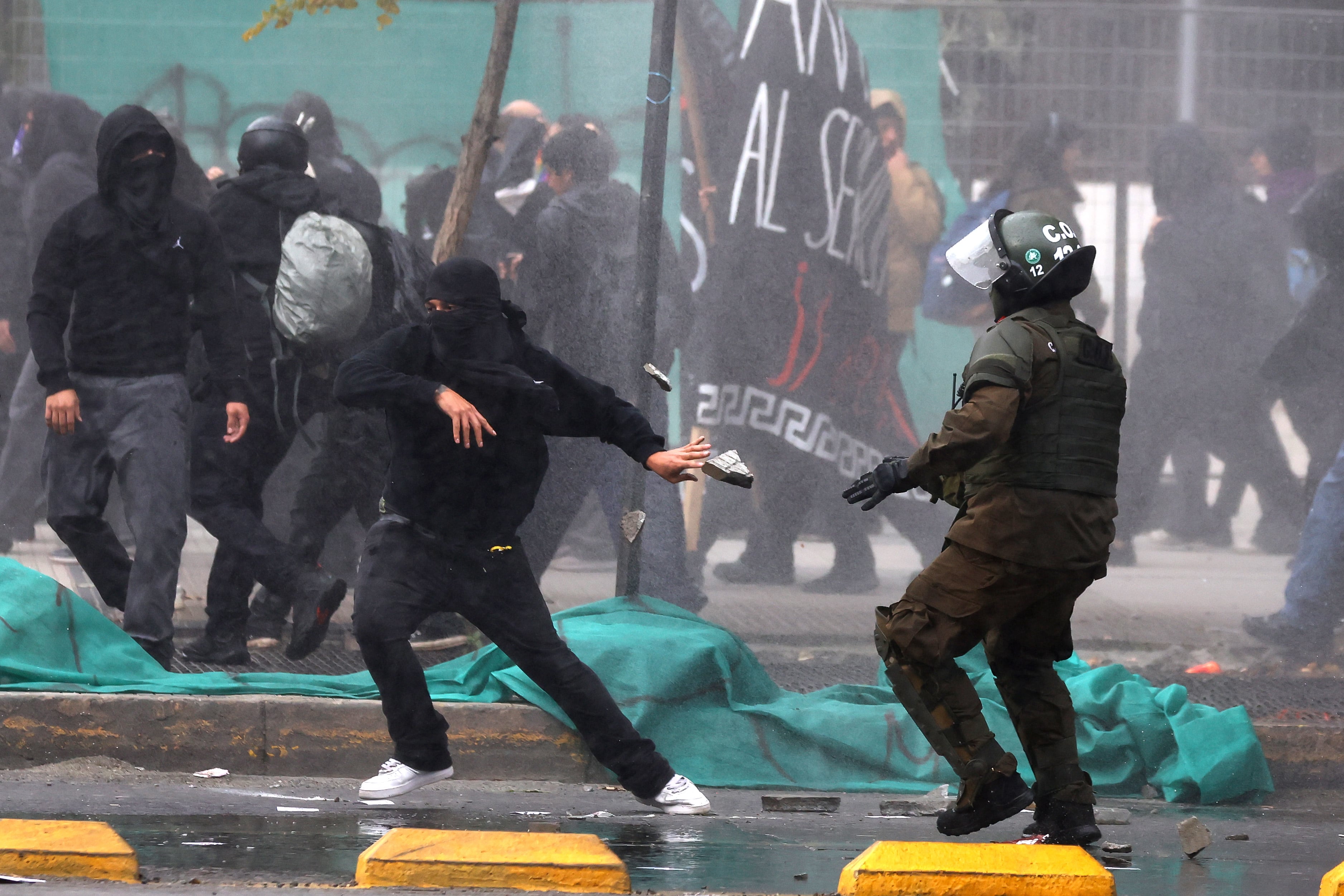 Marcha Confech: Codina informa de 35 detenidos por disturbios y afirma ...