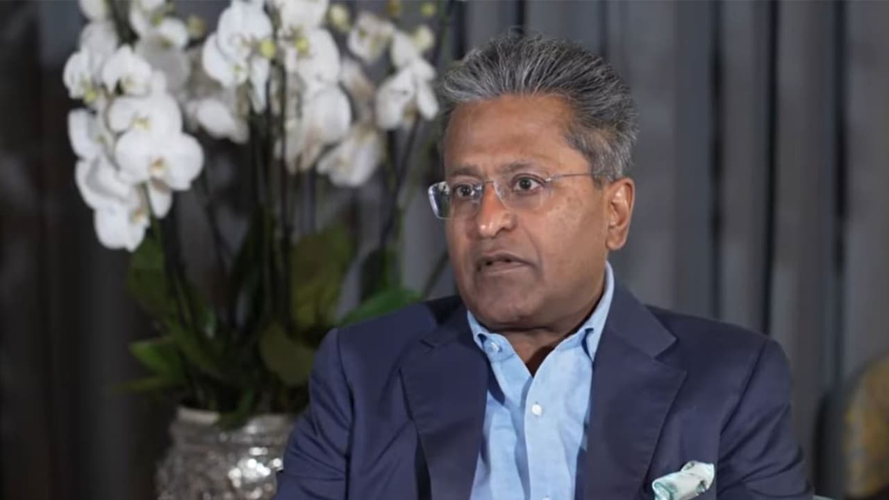 Lalit Modi: Tharoor warned me over Sunanda Pushkar, threatened raids