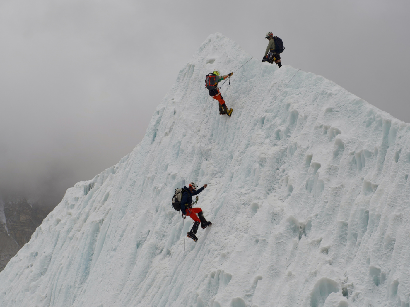 Un grimpeur disparu dans l'Everest retrouvé vivant six jours après