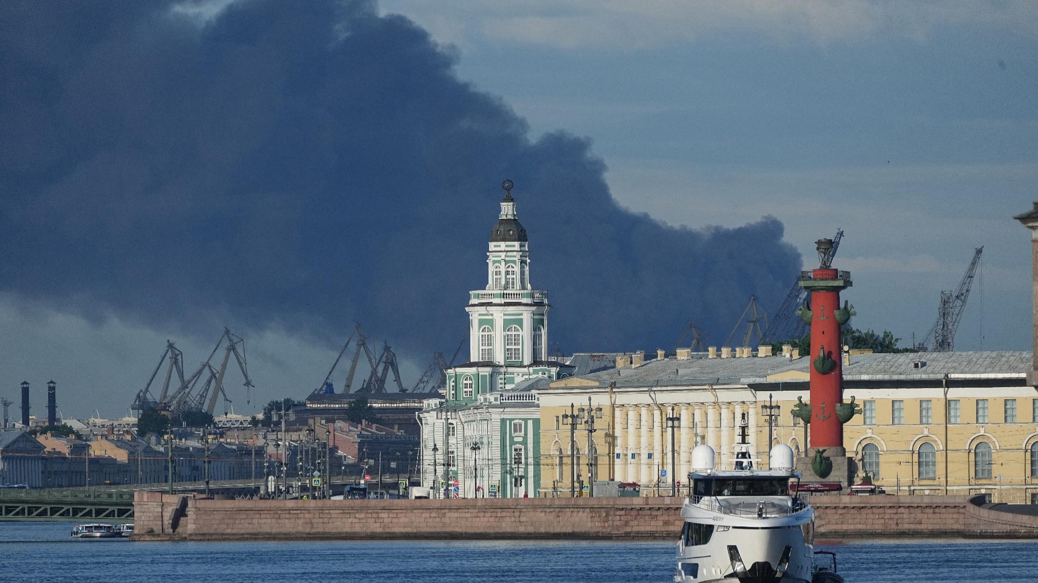La "freccia" di Kiev scagliata a 1.100 km, droni su San Pietroburgo