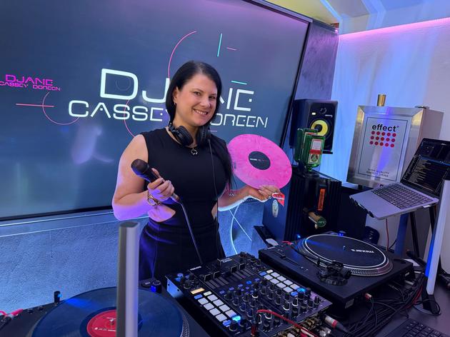 Re-Start beim „Sunset Beats Festival“: DJ „Cassey Doreen“ nutzt ihr ...