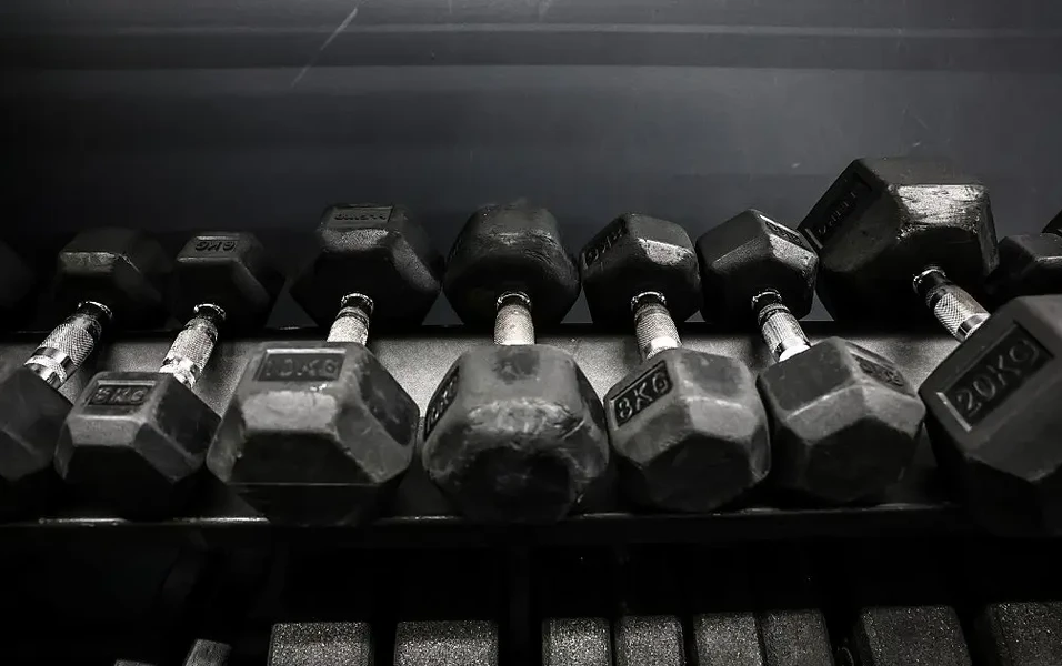 Build a stronger back with dumbbells