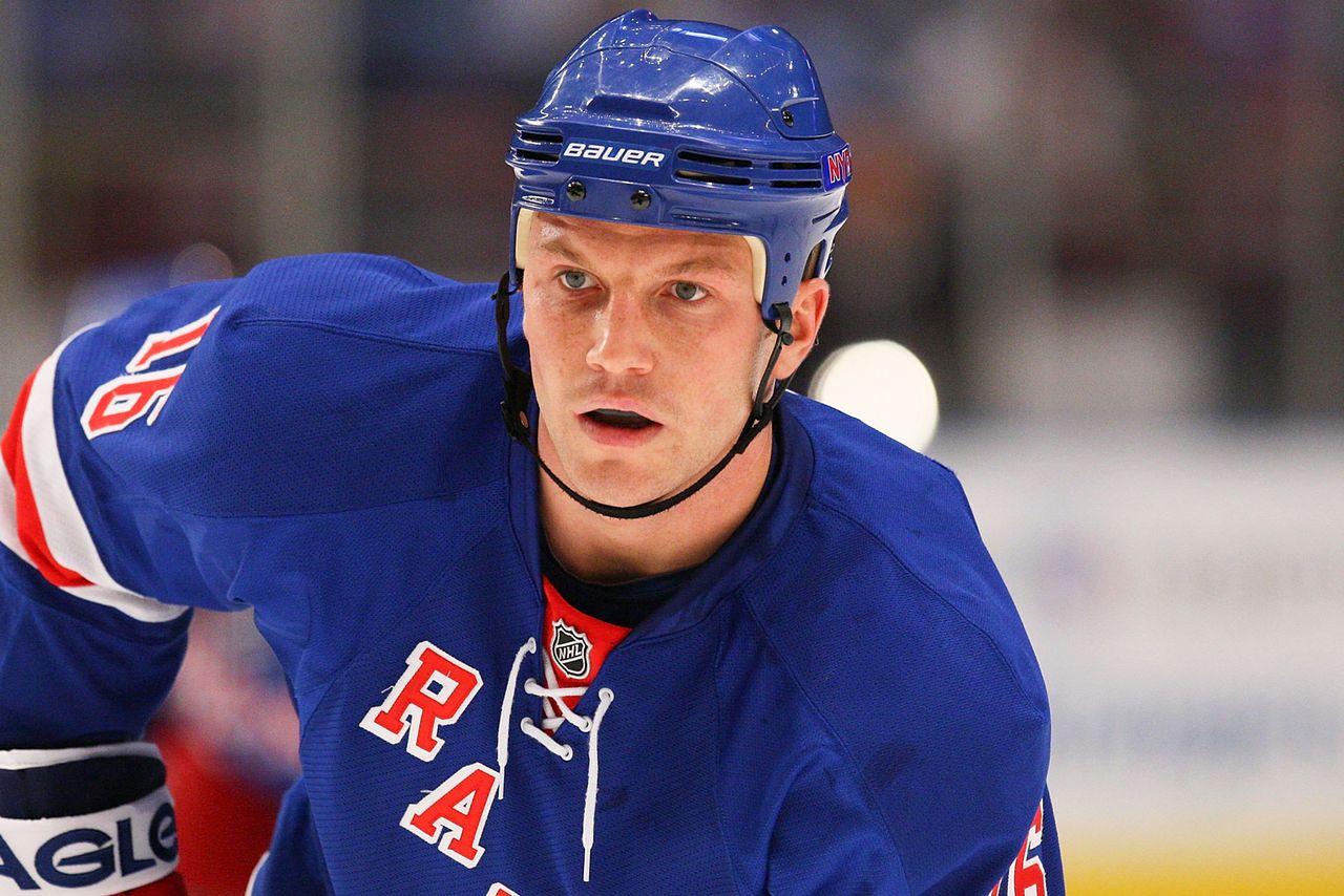 Sean Avery claims neighbor sent women to his door as 'smoke screen ...
