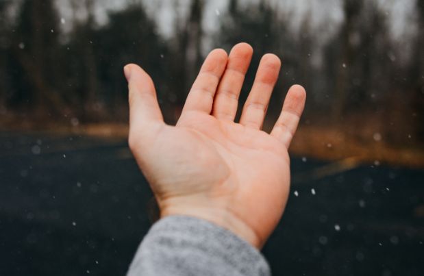 5 Arti Kedutan di Jari Manis Tangan Kiri Manurut Primbon Jawa, Akan Ada ...