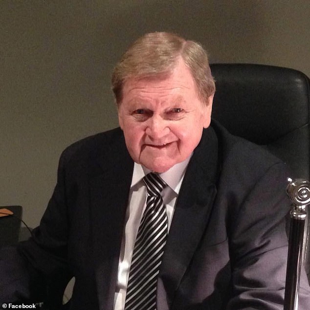 Logie-winning sports broadcaster Steve Raymond dies after stellar career