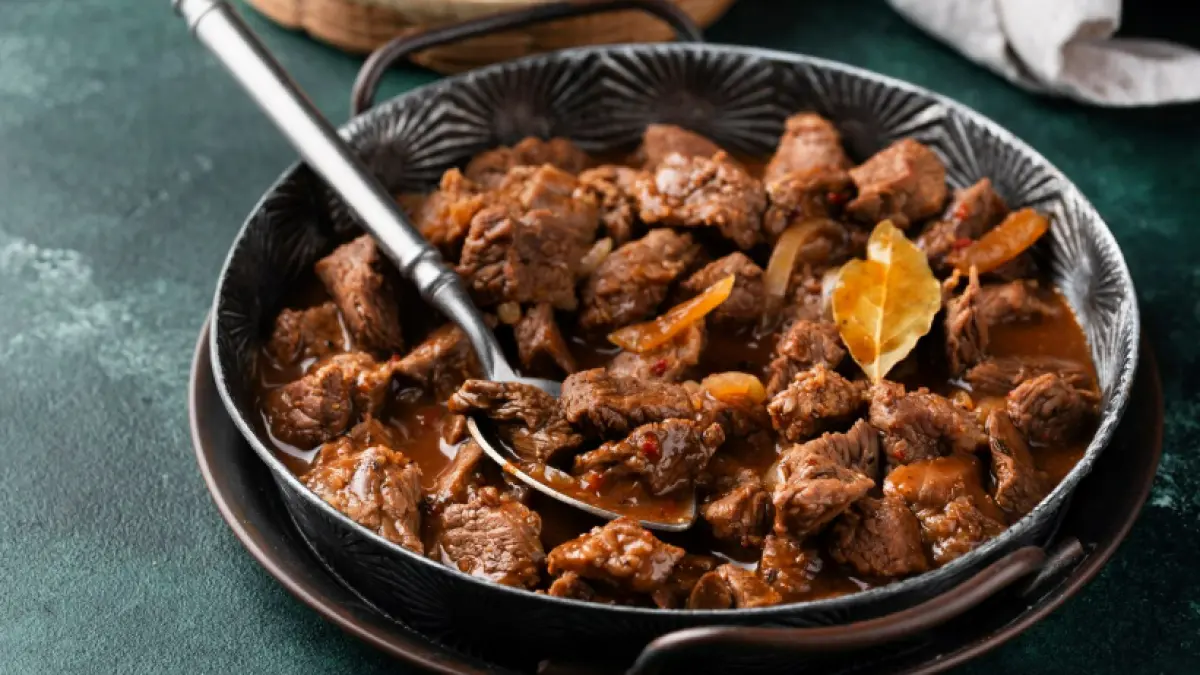 Resep rendang daging sapi khas Padang ala Chef Devina Hermawan, empuk ...