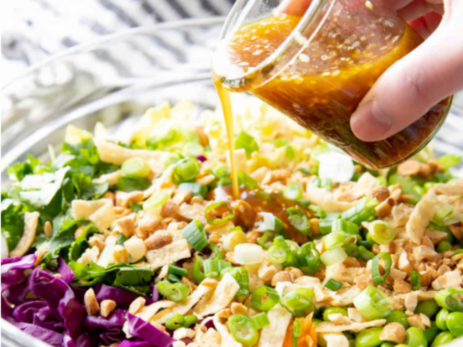 Resep Asian salad segar untuk hidangan Imlek spesial yang bikin meja ...