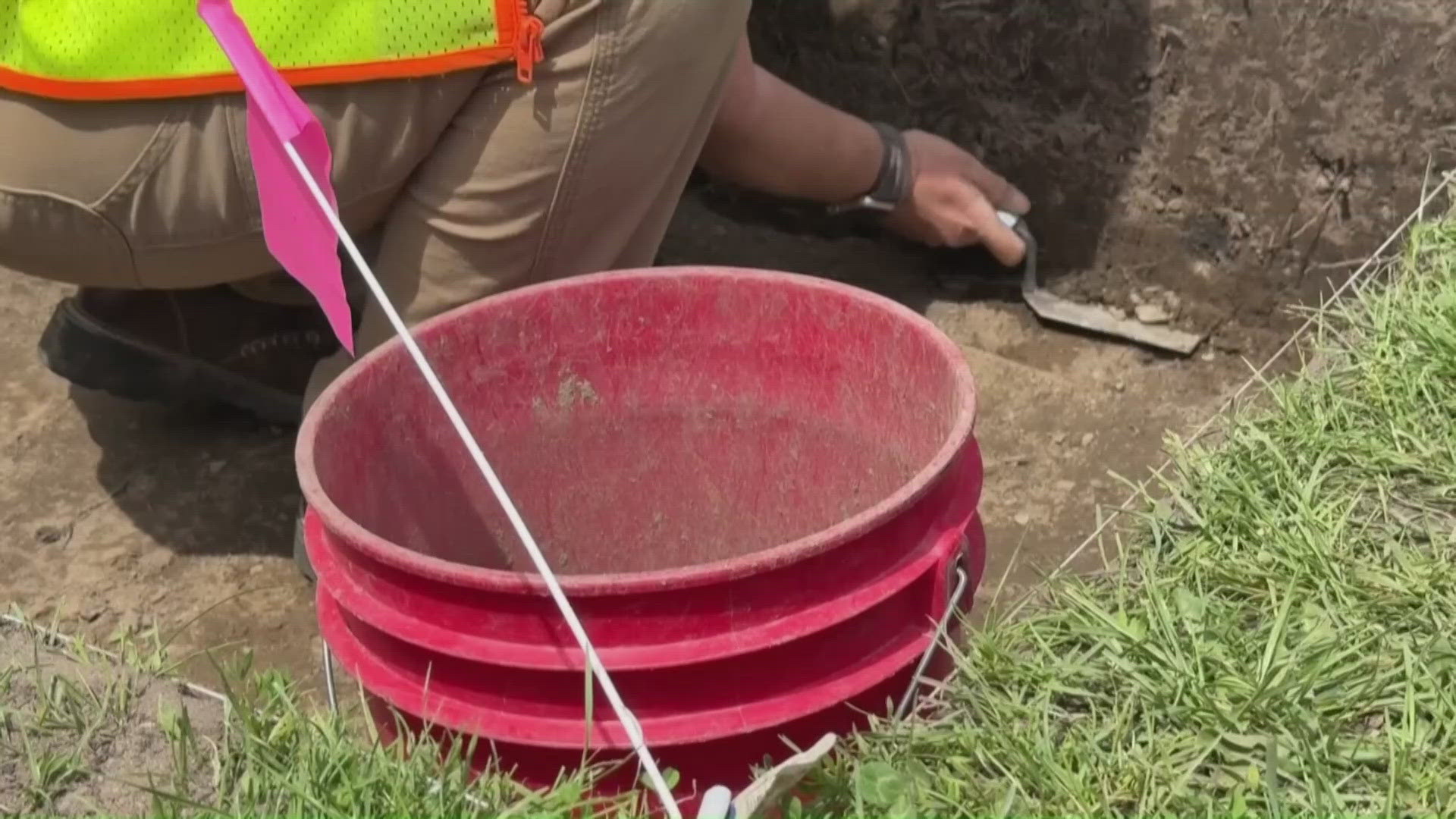 Archaeologists dig for clues from historic battle