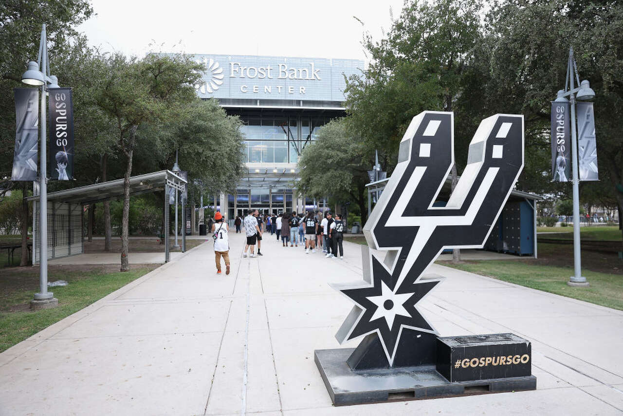 ESPN staffer's Frost Bank Center remark draws Spurs fan criticism