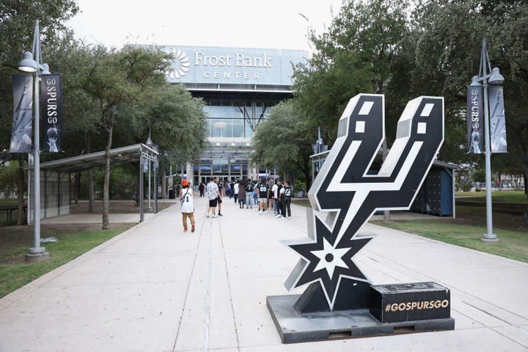 ESPN staffer's Frost Bank Center remark draws Spurs fan criticism