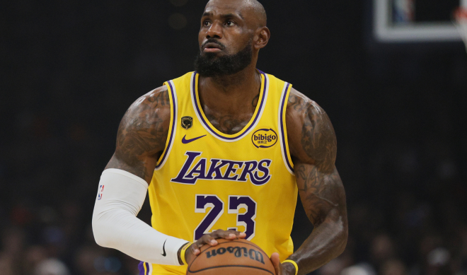 LeBron James returns to the Cavaliers family for emotional 2016 ...