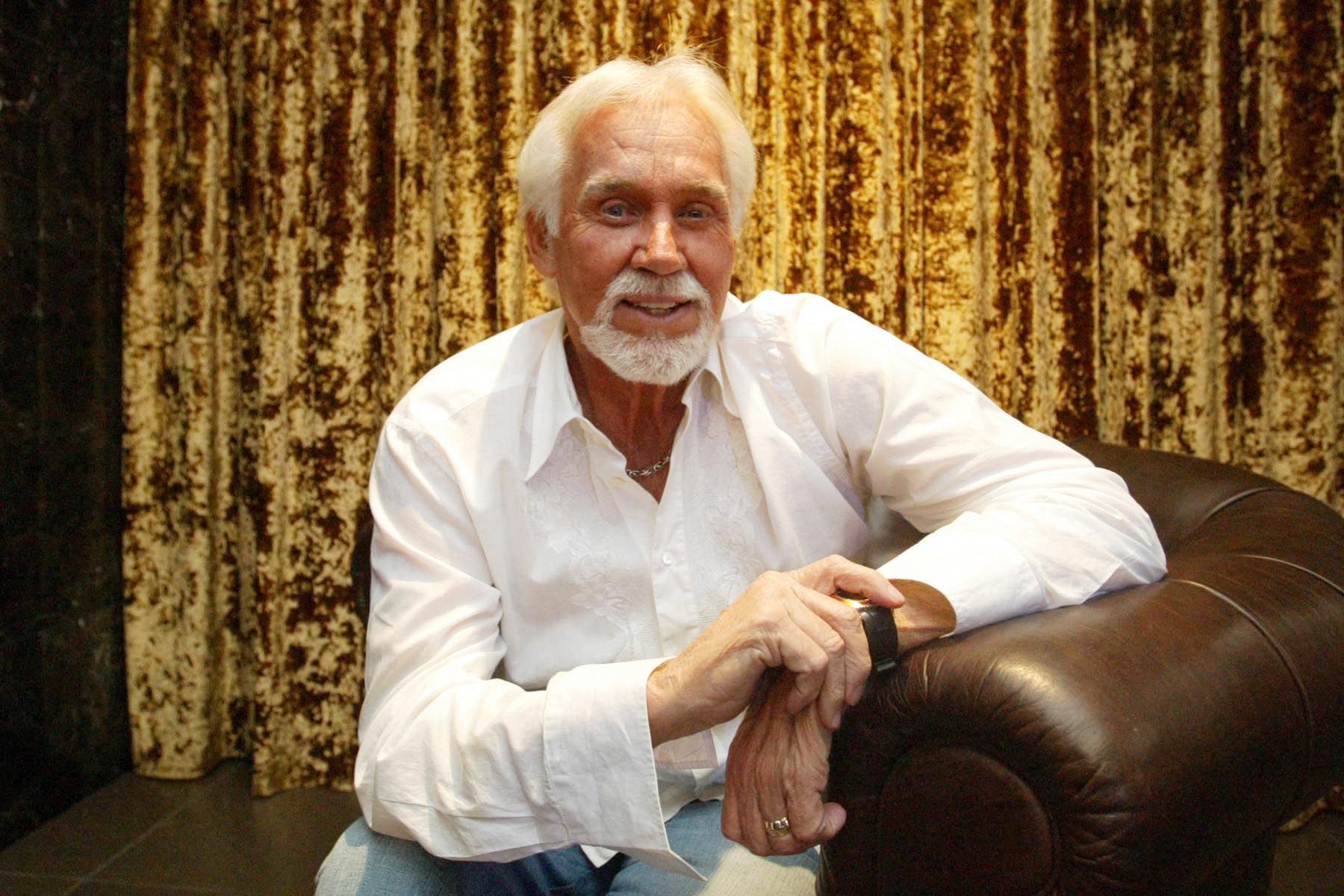 Kenny Rogers’ widow Wanda marks their 29th anniversary with a touching ...